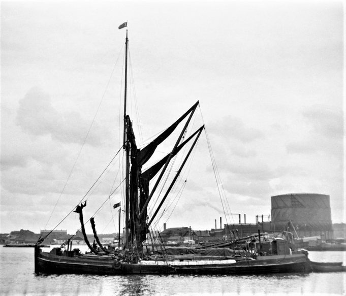 Pictures of the barge Scone | The spritsail barge "Scone" | Benfleet ...